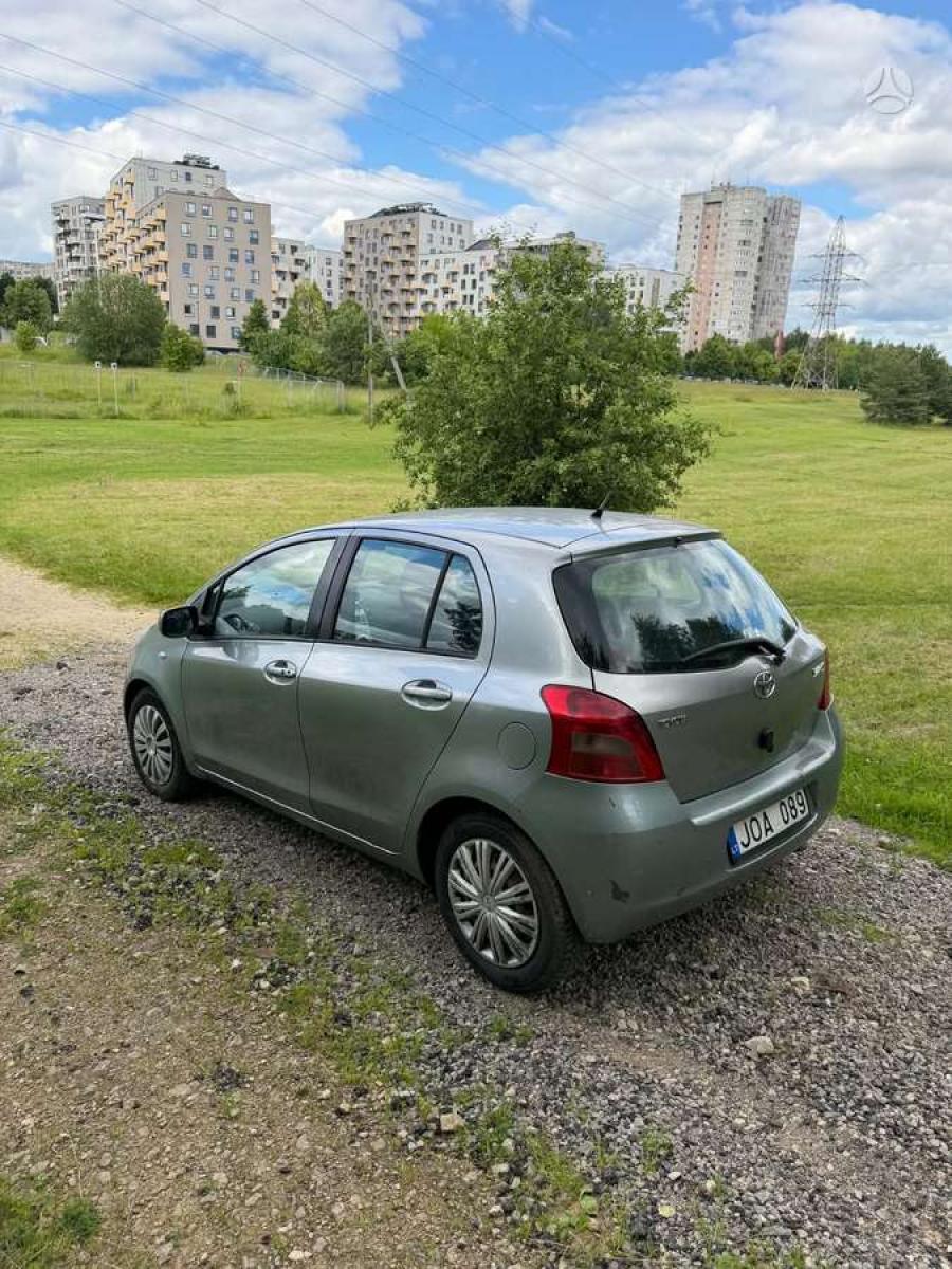 Grey Toyota Yaris 2008 in Vilnius, with an engine capacity of 1.30 L and mileage of 276 thousand km for 2000 €, photo 6 on AUTOMOTO.COM.LV