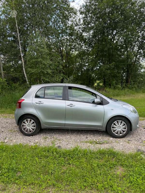 Pelēks Toyota Yaris 2008 Viļņa, ar dzinēja tilpumu 1.30 L un nobraukumu 276 tūkst. km par 2000 €, foto 6 vietnē AUTOMOTO.COM.LV