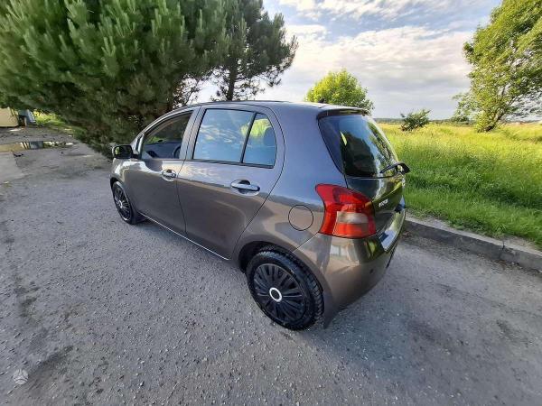 Grey Toyota Yaris 2008 in Alytus, with an engine capacity of 1.30 L and mileage of 205 thousand km for 1900 €, photo 4 on AUTOMOTO.COM.LV