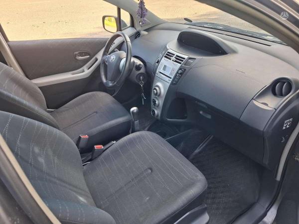 Grey Toyota Yaris 2008 in Alytus, with an engine capacity of 1.30 L and mileage of 205 thousand km for 1900 €, photo 9 on AUTOMOTO.COM.LV