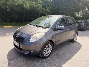 Pelēks Toyota Yaris 2008 Viļņa, ar dzinēja tilpumu 1.36 L un nobraukumu 241 tūkst. km par 1900 €, foto  vietnē AUTOMOTO.COM.LV