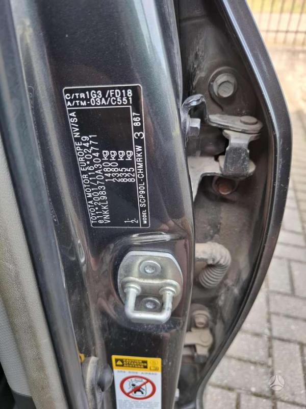 Pelēks Toyota Yaris 2008 Viļņa, ar dzinēja tilpumu 1.30 L un nobraukumu 172 tūkst. km par 2499 €, foto 4 vietnē AUTOMOTO.COM.LV
