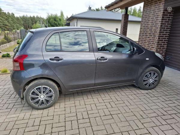 Pelēks Toyota Yaris 2008 Viļņa, ar dzinēja tilpumu 1.30 L un nobraukumu 172 tūkst. km par 2499 €, foto 10 vietnē AUTOMOTO.COM.LV
