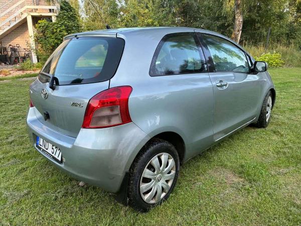 Grey Toyota Yaris 2008 in Vilnius, with an engine capacity of 1.30 L and mileage of 258 thousand km for 1000 €, photo 4 on AUTOMOTO.COM.LV