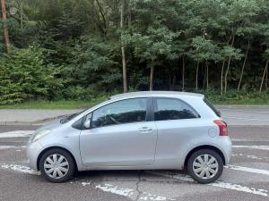 Pelēks Toyota Yaris 2008 Viļņa, ar dzinēja tilpumu 1.30 L un nobraukumu 121 tūkst. km par 1250 €, foto 3 vietnē AUTOMOTO.COM.LV