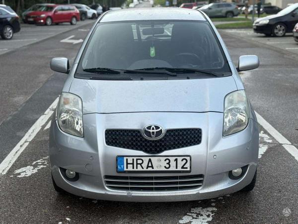 Pelēks Toyota Yaris 2008 Viļņa, ar dzinēja tilpumu 1.30 L un nobraukumu 121 tūkst. km par 1250 €, foto 8 vietnē AUTOMOTO.COM.LV
