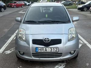 Pelēks Toyota Yaris 2008 Viļņa, ar dzinēja tilpumu 1.30 L un nobraukumu 121 tūkst. km par 1250 €, foto 9 vietnē AUTOMOTO.COM.LV