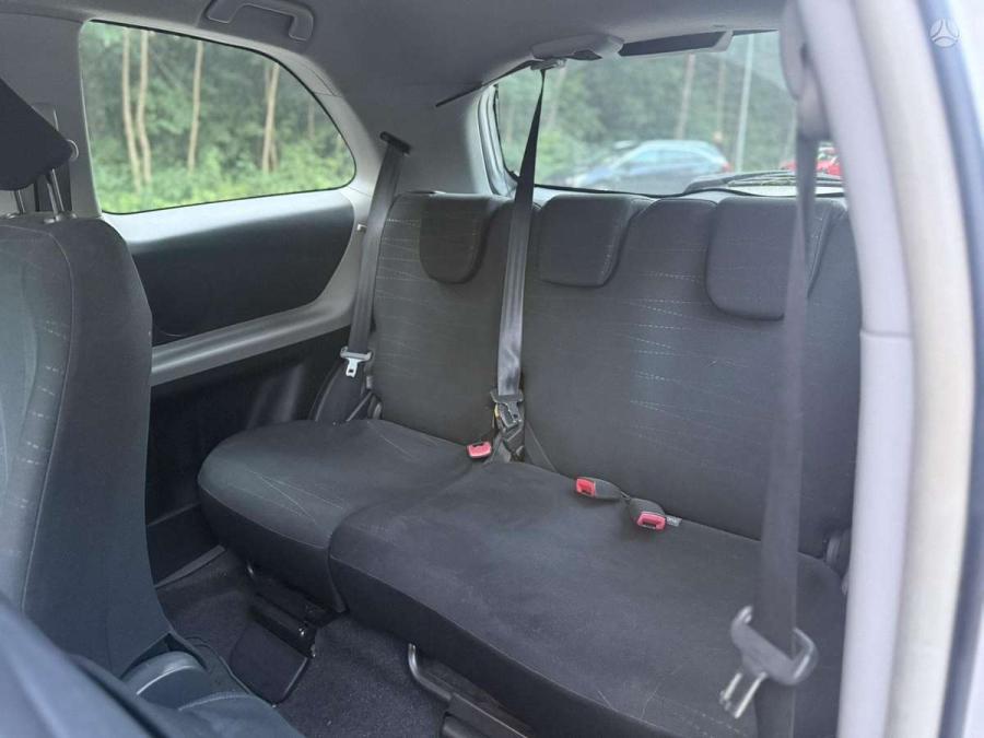 Pelēks Toyota Yaris 2008 Viļņa, ar dzinēja tilpumu 1.30 L un nobraukumu 121 tūkst. km par 1250 €, foto 11 vietnē AUTOMOTO.COM.LV