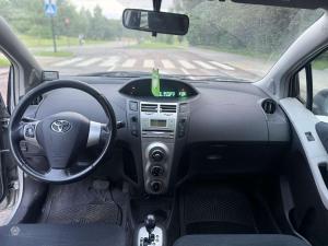 Pelēks Toyota Yaris 2008 Viļņa, ar dzinēja tilpumu 1.30 L un nobraukumu 121 tūkst. km par 1250 €, foto 12 vietnē AUTOMOTO.COM.LV