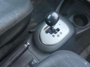 Pelēks Toyota Yaris 2008 Viļņa, ar dzinēja tilpumu 1.30 L un nobraukumu 121 tūkst. km par 1250 €, foto 18 vietnē AUTOMOTO.COM.LV
