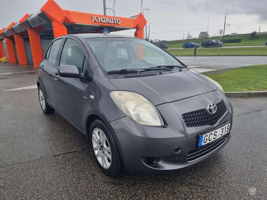 Серый Тойота Ярис 2008 в Вильнюс, объемом двигателя 1.40 л и пробегом 167 тыс. км за 600 €, фото 1 на AUTOMOTO.COM.LV