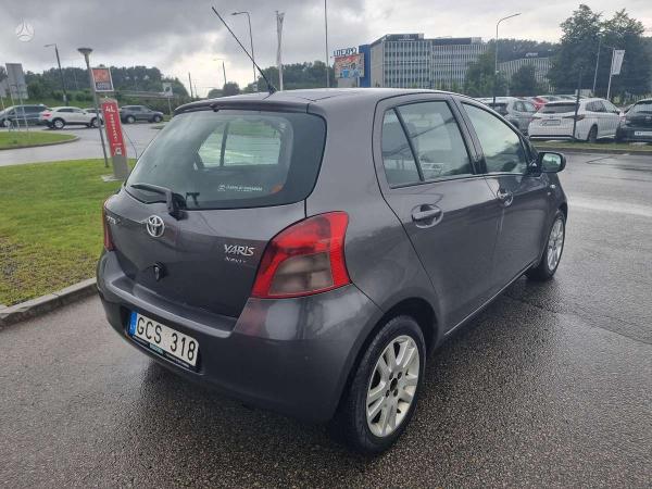 Pelēks Toyota Yaris 2008 Viļņa, ar dzinēja tilpumu 1.40 L un nobraukumu 167 tūkst. km par 600 €, foto 4 vietnē AUTOMOTO.COM.LV