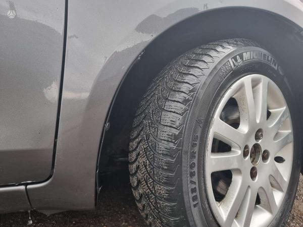 Pelēks Toyota Yaris 2008 Viļņa, ar dzinēja tilpumu 1.40 L un nobraukumu 167 tūkst. km par 600 €, foto 10 vietnē AUTOMOTO.COM.LV