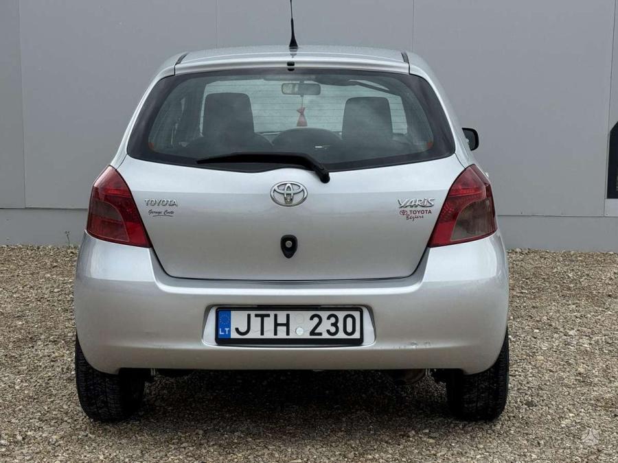 Grey Toyota Yaris 2008 in Siauliai, with an engine capacity of 1.30 L and mileage of 201 thousand km for 2500 €, photo 8 on AUTOMOTO.COM.LV