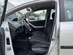 Grey Toyota Yaris 2008 in Siauliai, with an engine capacity of 1.30 L and mileage of 201 thousand km for 2500 €, photo 10 on AUTOMOTO.COM.LV