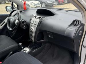Grey Toyota Yaris 2008 in Siauliai, with an engine capacity of 1.30 L and mileage of 201 thousand km for 2500 €, photo 14 on AUTOMOTO.COM.LV
