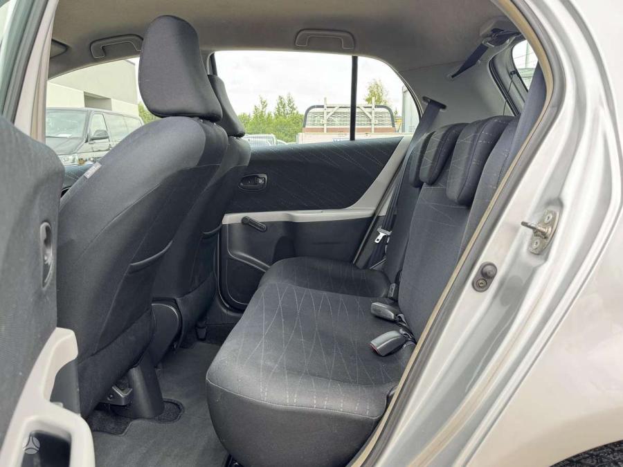 Grey Toyota Yaris 2008 in Siauliai, with an engine capacity of 1.30 L and mileage of 201 thousand km for 2500 €, photo 16 on AUTOMOTO.COM.LV