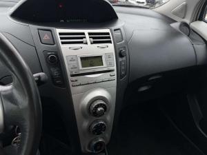 Grey Toyota Yaris 2008 in Siauliai, with an engine capacity of 1.30 L and mileage of 201 thousand km for 2500 €, photo 18 on AUTOMOTO.COM.LV