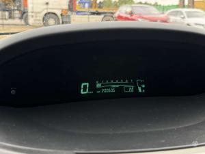 Grey Toyota Yaris 2008 in Siauliai, with an engine capacity of 1.30 L and mileage of 201 thousand km for 2500 €, photo 19 on AUTOMOTO.COM.LV