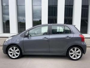 Grey Toyota Yaris 2008 in Vilnius, with an engine capacity of 1.80 L and mileage of 313 thousand km for 3300 €, photo 3 on AUTOMOTO.COM.LV