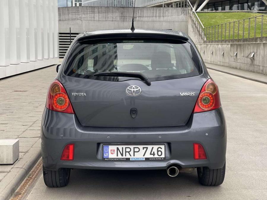 Grey Toyota Yaris 2008 in Vilnius, with an engine capacity of 1.80 L and mileage of 313 thousand km for 3300 €, photo 5 on AUTOMOTO.COM.LV