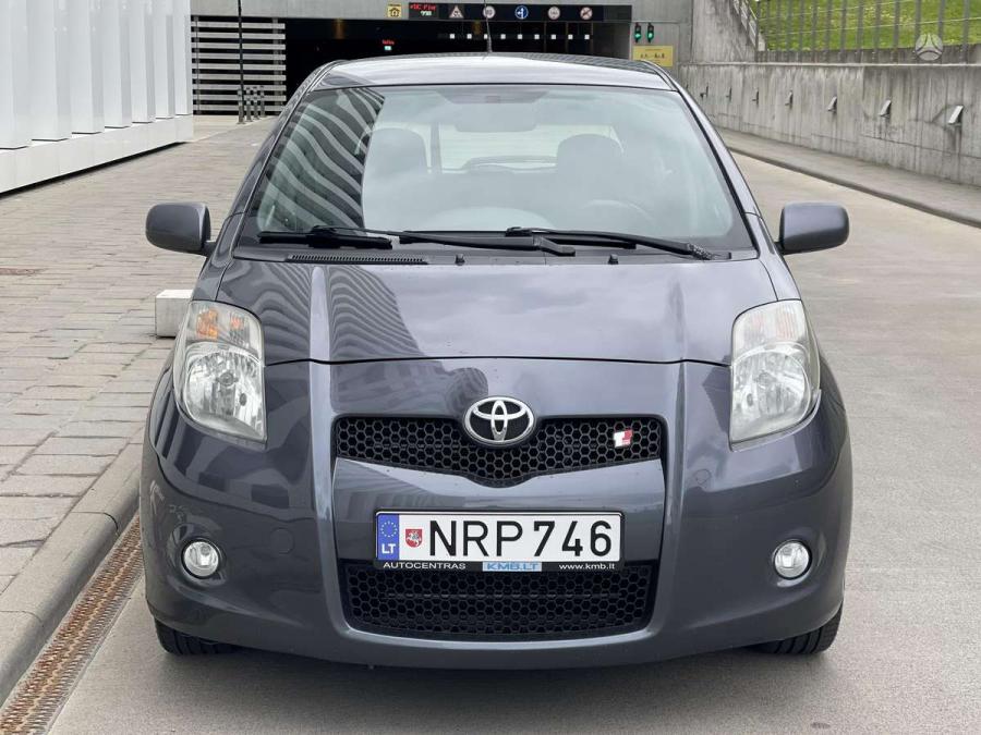 Grey Toyota Yaris 2008 in Vilnius, with an engine capacity of 1.80 L and mileage of 313 thousand km for 3300 €, photo 9 on AUTOMOTO.COM.LV