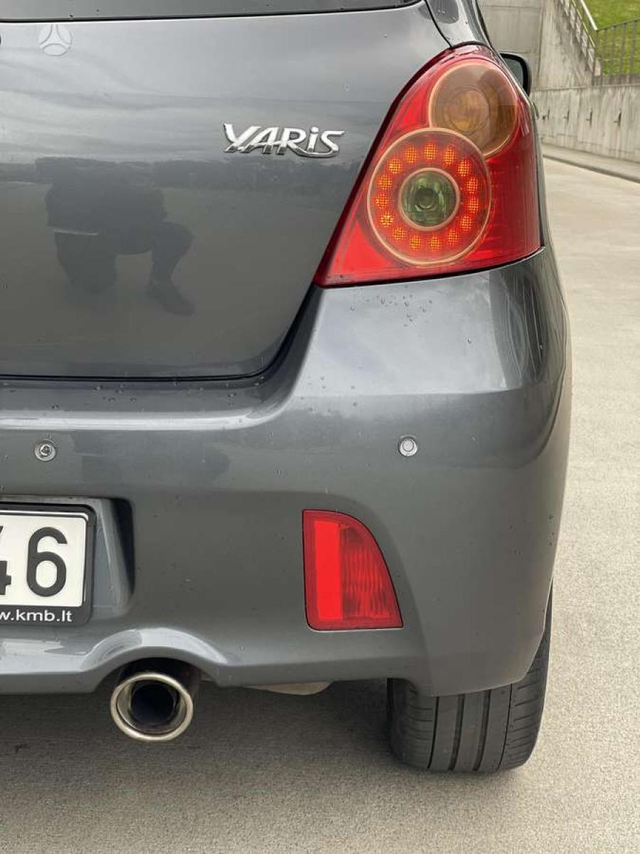 Grey Toyota Yaris 2008 in Vilnius, with an engine capacity of 1.80 L and mileage of 313 thousand km for 3300 €, photo 14 on AUTOMOTO.COM.LV