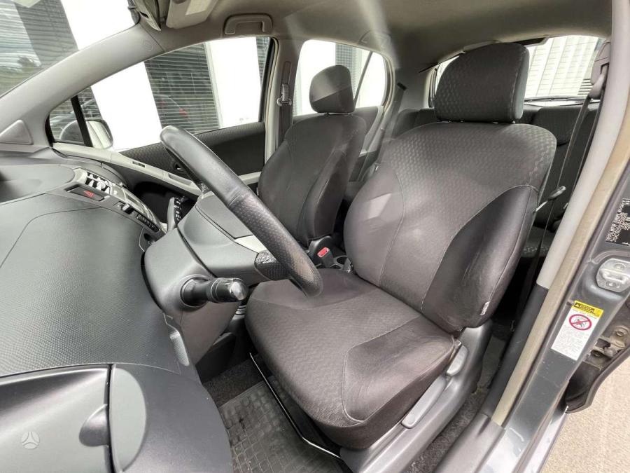 Grey Toyota Yaris 2008 in Vilnius, with an engine capacity of 1.80 L and mileage of 313 thousand km for 3300 €, photo 17 on AUTOMOTO.COM.LV