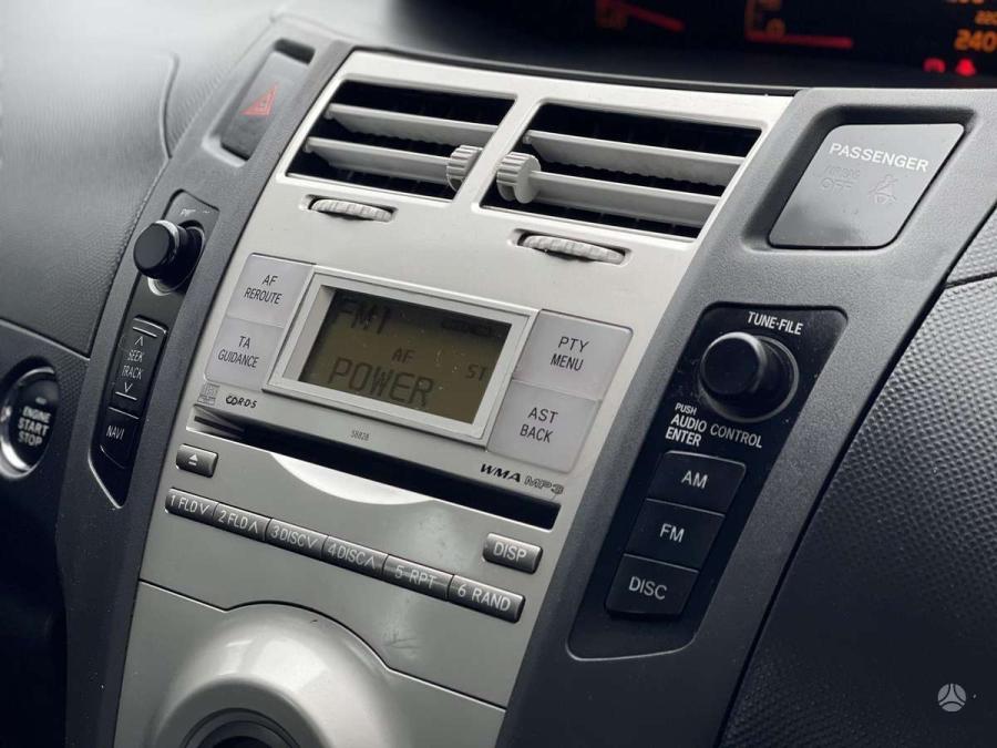 Grey Toyota Yaris 2008 in Vilnius, with an engine capacity of 1.80 L and mileage of 313 thousand km for 3300 €, photo 29 on AUTOMOTO.COM.LV