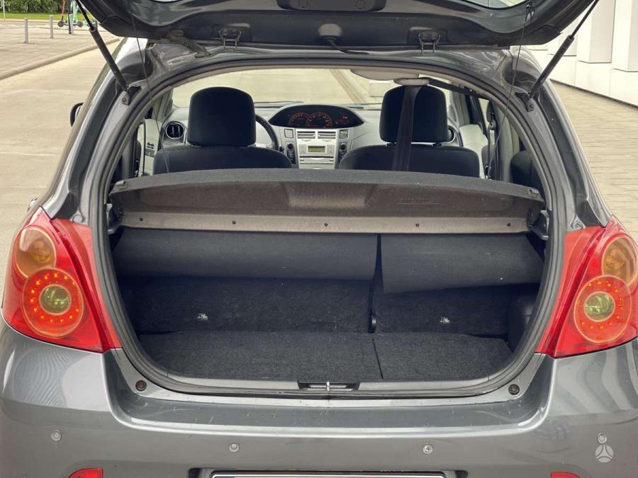 Grey Toyota Yaris 2008 in Vilnius, with an engine capacity of 1.80 L and mileage of 313 thousand km for 3300 €, photo 34 on AUTOMOTO.COM.LV
