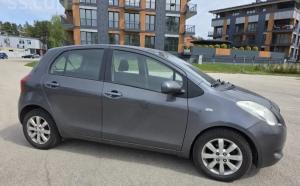 Pelēks Toyota Yaris 2008 Rīga, ar dzinēja tilpumu 1.30 L un nobraukumu 163 tūkst. km par 2100 €, foto 3 vietnē AUTOMOTO.COM.LV