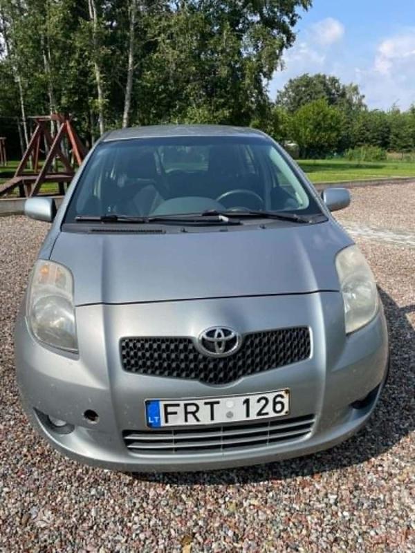 Toyota Yaris 2008 in Gargzdai on AUTOMOTO.COM.LV Grey Toyota Yaris 2008 in Gargzdai, with an engine capacity of 1.36 L and mileage of 275 thousand km for 1400 €, photo 3 on AUTOMOTO.COM.LV
