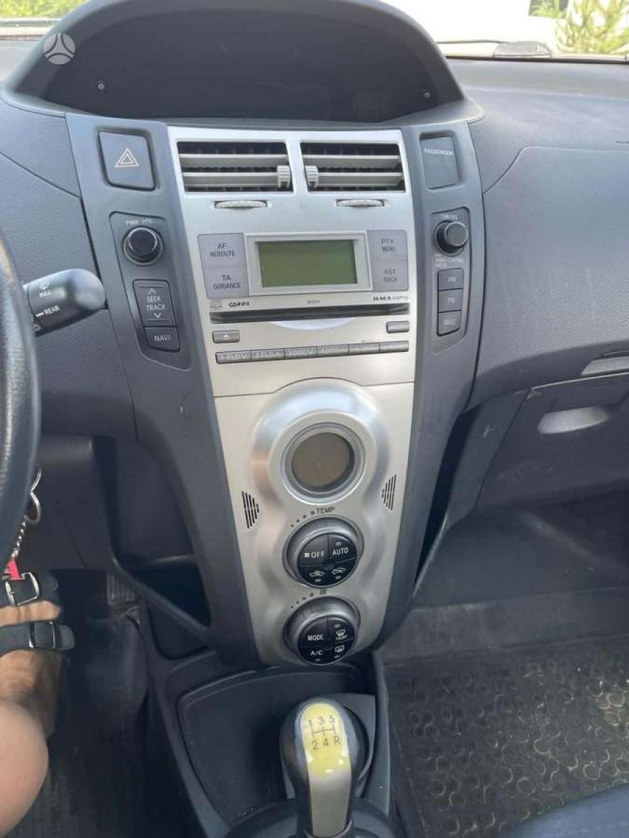 Grey Toyota Yaris 2008 in Gargzdai, with an engine capacity of 1.36 L and mileage of 275 thousand km for 1400 €, photo 4 on AUTOMOTO.COM.LV