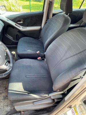 Grey Toyota Yaris 2008 in Gargzdai, with an engine capacity of 1.36 L and mileage of 275 thousand km for 1400 €, photo 6 on AUTOMOTO.COM.LV