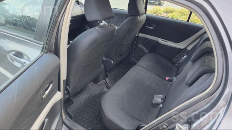 Pelēks Toyota Yaris 2008 Rīga, ar dzinēja tilpumu 1.30 L un nobraukumu 163 tūkst. km par 1990 €, foto 7 vietnē AUTOMOTO.COM.LV