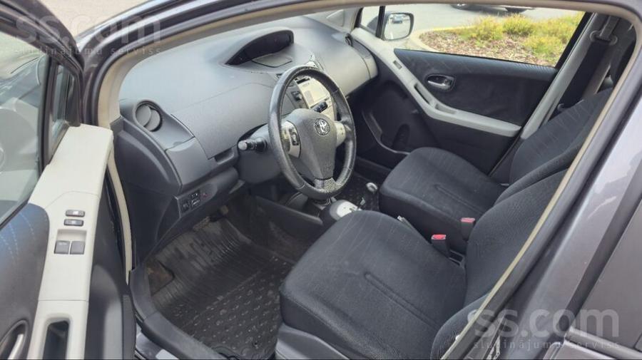 Pelēks Toyota Yaris 2008 Rīga, ar dzinēja tilpumu 1.30 L un nobraukumu 163 tūkst. km par 1990 €, foto 8 vietnē AUTOMOTO.COM.LV