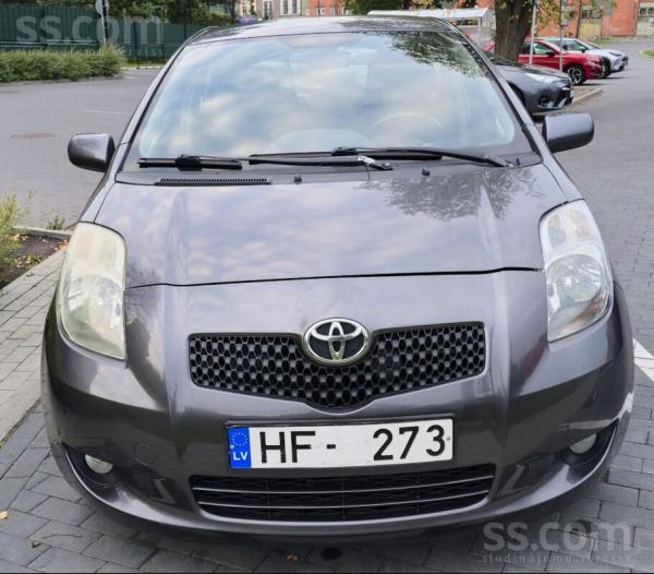 Toyota Yaris 2008 Rīga vietnē Pelēks Toyota Yaris 2008 Rīga, ar dzinēja tilpumu 1.30 L un nobraukumu 163 tūkst. km par 1990 €, foto 1 vietnē AUTOMOTO.COM.LV