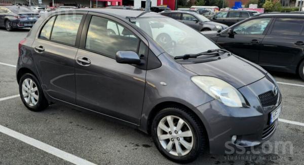 Toyota Yaris 2008 Rīga vietnē Pelēks Toyota Yaris 2008 Rīga, ar dzinēja tilpumu 1.30 L un nobraukumu 163 tūkst. km par 1990 €, foto 6 vietnē AUTOMOTO.COM.LV