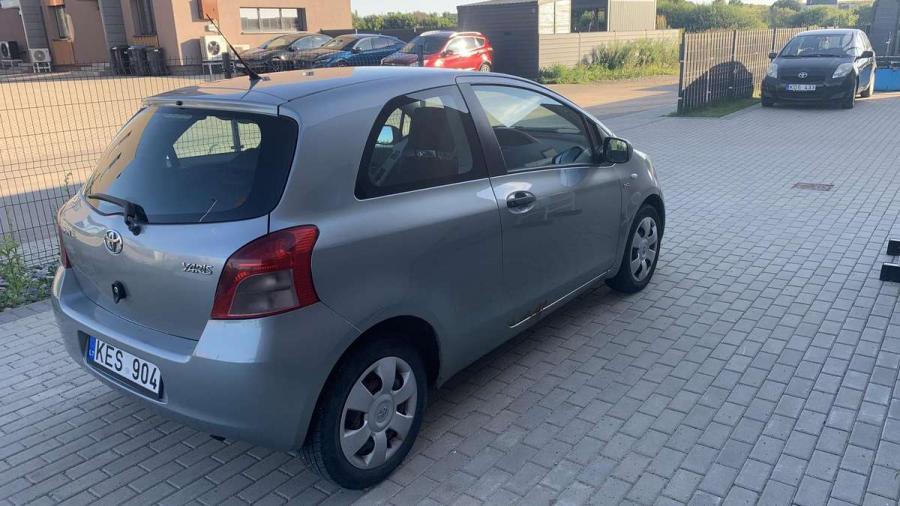 Grey Toyota Yaris 2008 in Vilnius, with an engine capacity of 1.36 L and mileage of 254 thousand km for 1500 €, photo 4 on AUTOMOTO.COM.LV