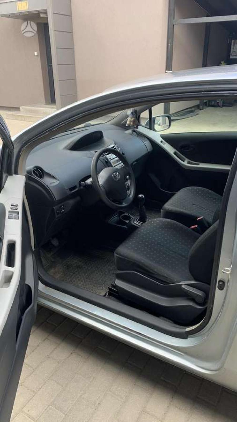 Grey Toyota Yaris 2008 in Vilnius, with an engine capacity of 1.36 L and mileage of 254 thousand km for 1500 €, photo 8 on AUTOMOTO.COM.LV