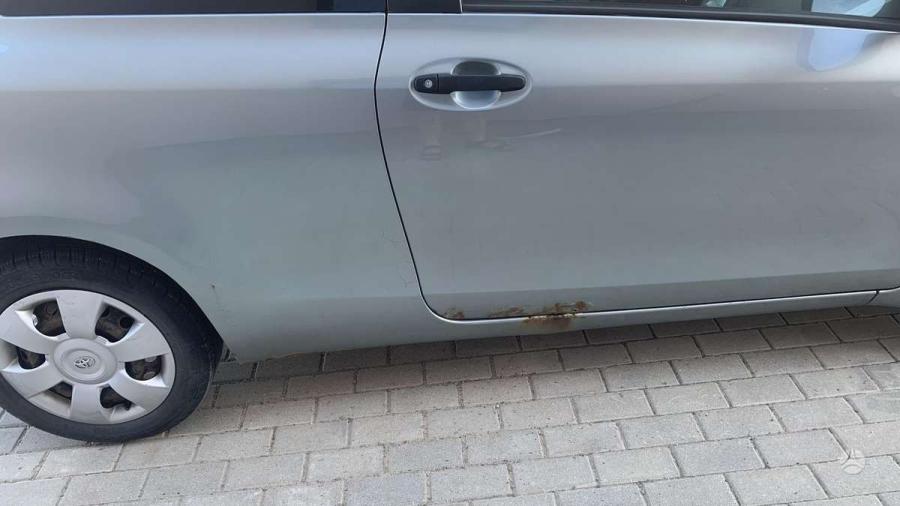 Grey Toyota Yaris 2008 in Vilnius, with an engine capacity of 1.36 L and mileage of 254 thousand km for 1500 €, photo 11 on AUTOMOTO.COM.LV