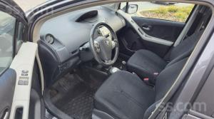 Pelēks Toyota Yaris 2008 Rīga, ar dzinēja tilpumu 1.30 L un nobraukumu 163 tūkst. km par 1990 €, foto 5 vietnē AUTOMOTO.COM.LV