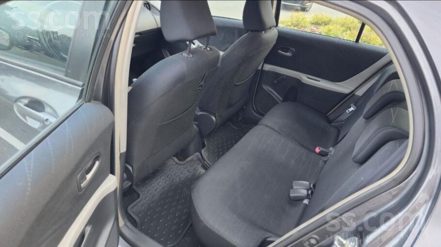 Pelēks Toyota Yaris 2008 Rīga, ar dzinēja tilpumu 1.30 L un nobraukumu 163 tūkst. km par 1990 €, foto 6 vietnē AUTOMOTO.COM.LV