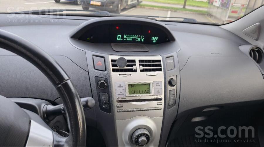 Pelēks Toyota Yaris 2008 Rīga, ar dzinēja tilpumu 1.30 L un nobraukumu 163 tūkst. km par 1990 €, foto 8 vietnē AUTOMOTO.COM.LV