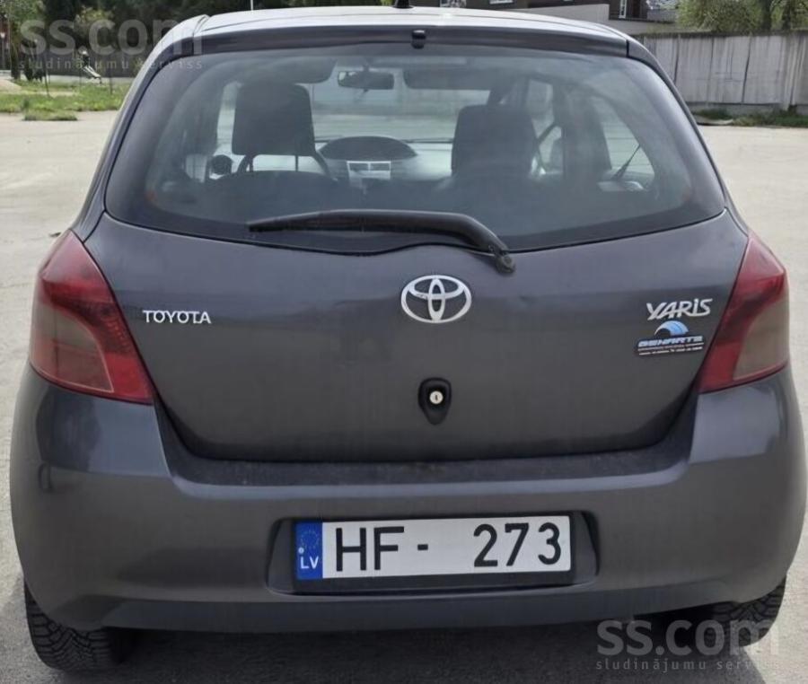 Pelēks Toyota Yaris 2008 Rīga, ar dzinēja tilpumu 1.30 L un nobraukumu 163 tūkst. km par 1990 €, foto 9 vietnē AUTOMOTO.COM.LV