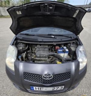 Pelēks Toyota Yaris 2008 Rīga, ar dzinēja tilpumu 1.30 L un nobraukumu 163 tūkst. km par 1990 €, foto 12 vietnē AUTOMOTO.COM.LV