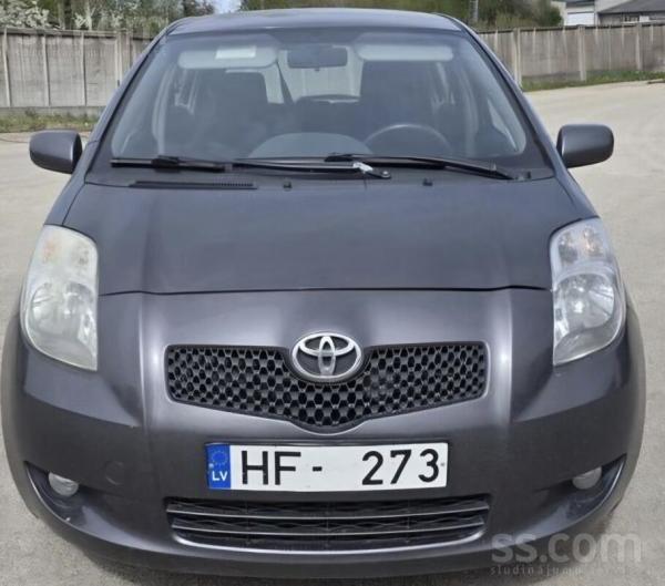 Pelēks Toyota Yaris 2008 Rīga, ar dzinēja tilpumu 1.30 L un nobraukumu 163 tūkst. km par 1990 €, foto 1 vietnē AUTOMOTO.COM.LV