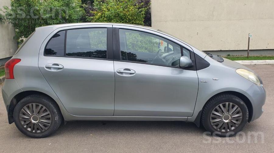 Grey Toyota Yaris 2008 in Riga, with an engine capacity of 1.40 L and mileage of 336 thousand km for 1750 €, photo 3 on AUTOMOTO.COM.LV