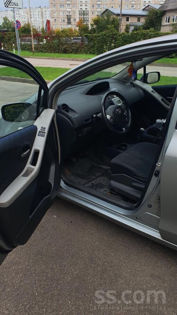 Pelēks Toyota Yaris 2008 Rīga, ar dzinēja tilpumu 1.40 L un nobraukumu 336 tūkst. km par 1750 €, foto 8 vietnē AUTOMOTO.COM.LV