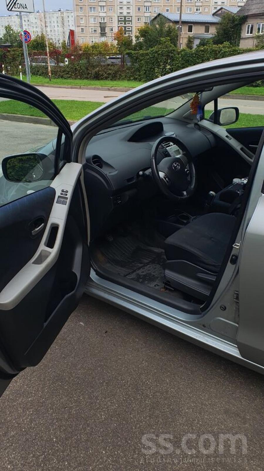 Grey Toyota Yaris 2008 in Riga, with an engine capacity of 1.40 L and mileage of 336 thousand km for 1750 €, photo 8 on AUTOMOTO.COM.LV